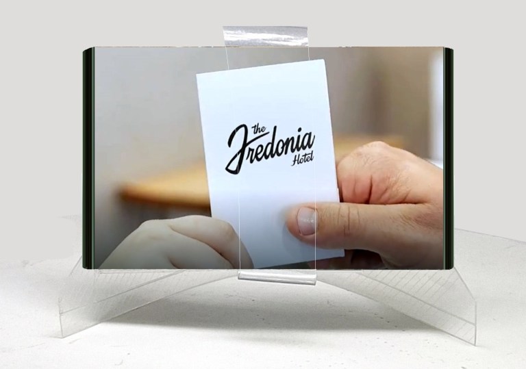 CLIPS-TIK – The benefit of phone grips